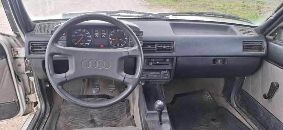 Balts Audi 80 1986 Panevēža, ar dzinēja tilpumu 1.58 L un nobraukumu 272 tūkst. km par 900 €, foto 10 vietnē AUTOMOTO.COM.LV