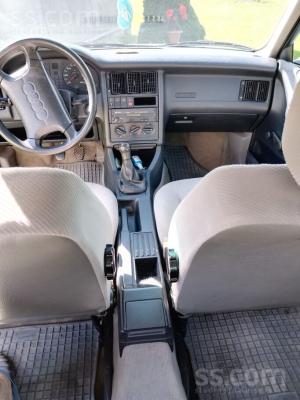 White Audi 80 1993 in Ludza, with an engine capacity of 2.30 L and mileage of 275 thousand km for 1500 €, photo 6 on AUTOMOTO.COM.LV