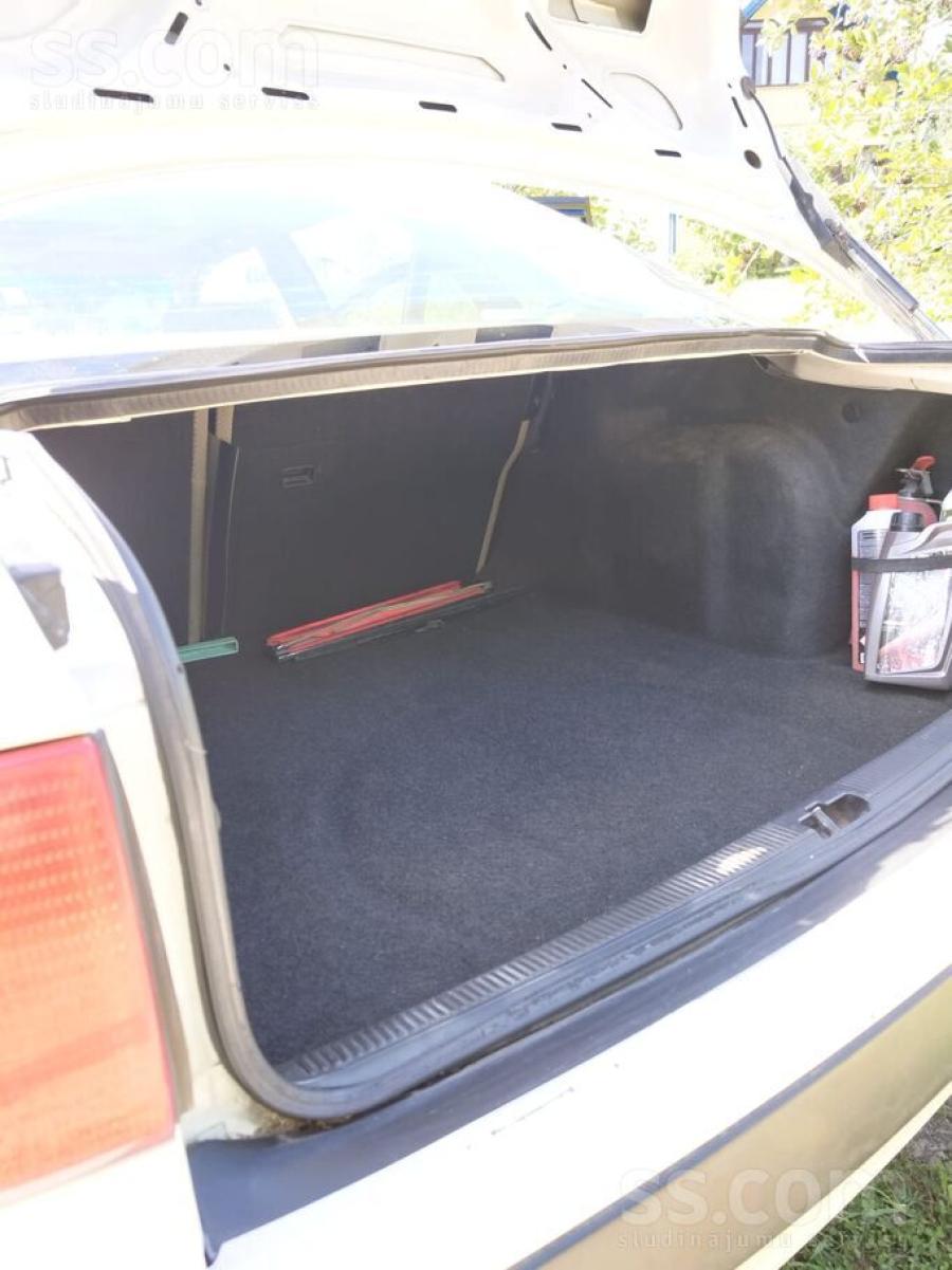 White Audi 80 1993 in Ludza, with an engine capacity of 2.30 L and mileage of 275 thousand km for 1500 €, photo 10 on AUTOMOTO.COM.LV