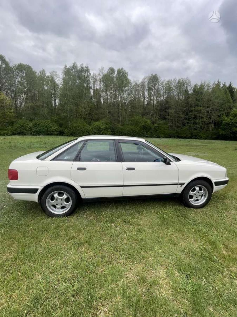 White Audi 80 1994 in Kaunas, with an engine capacity of 1.98 L and mileage of 96 thousand km for 3500 €, photo 1 on AUTOMOTO.COM.LV