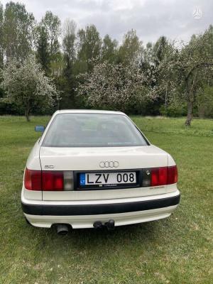 White Audi 80 1994 in Kaunas, with an engine capacity of 1.98 L and mileage of 96 thousand km for 3500 €, photo 3 on AUTOMOTO.COM.LV