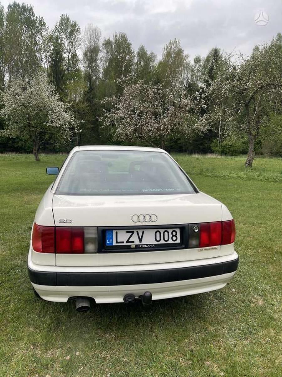 White Audi 80 1994 in Kaunas, with an engine capacity of 1.98 L and mileage of 96 thousand km for 3500 €, photo 3 on AUTOMOTO.COM.LV