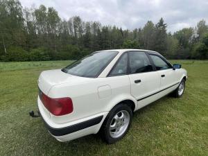 White Audi 80 1994 in Kaunas, with an engine capacity of 1.98 L and mileage of 96 thousand km for 3500 €, photo 4 on AUTOMOTO.COM.LV