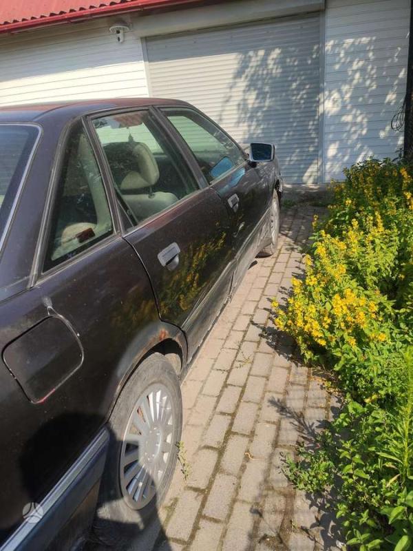 Melns Audi 90 1989 Kauņa, ar dzinēja tilpumu 2.31 L un nobraukumu 400 tūkst. km par 1200 €, foto 4 vietnē AUTOMOTO.COM.LV