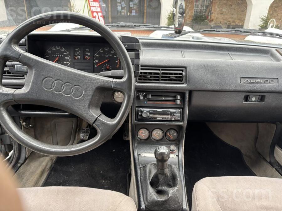 Pelēks Audi 90 1985 Cēsis, ar dzinēja tilpumu 2.00 L un nobraukumu 291 tūkst. km par 3500 €, foto 5 vietnē AUTOMOTO.COM.LV