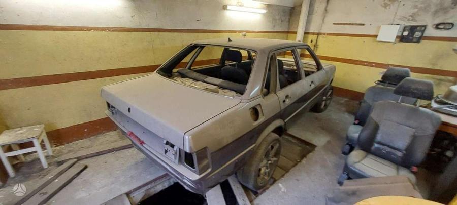 Желтый Ауди 90 1985 в Паневежис, объемом двигателя 2.23 л и пробегом 250 тыс. км за 6000 €, фото 3 на AUTOMOTO.COM.LV