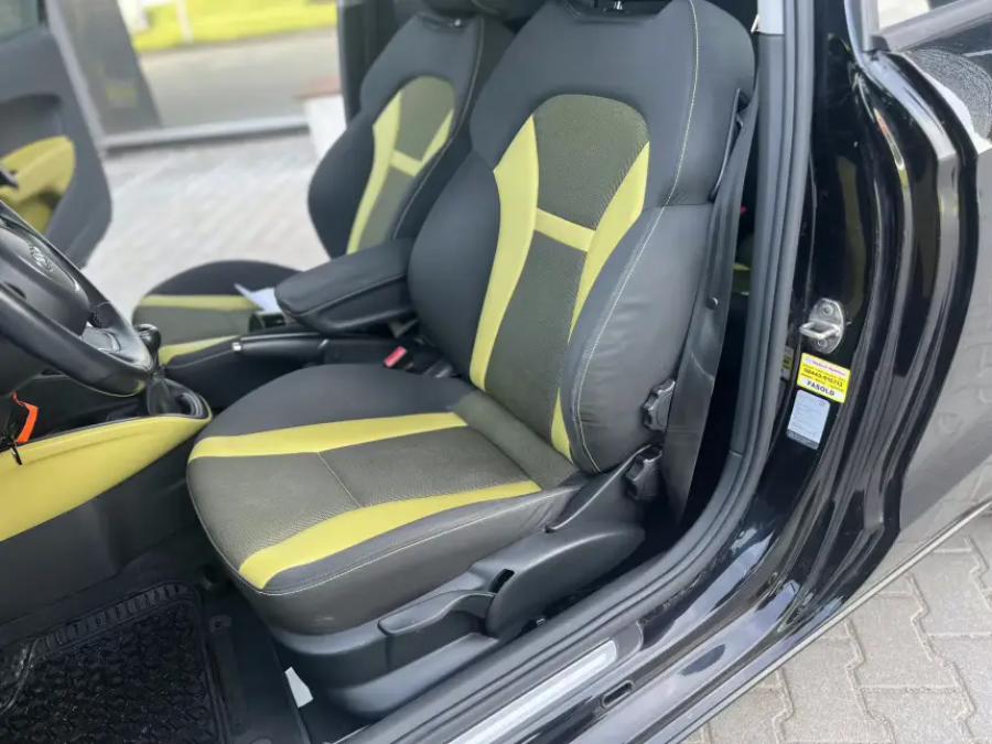 Black Audi A1 2012 in Jekabpils, with an engine capacity of 2.00 L and mileage of 225 thousand km for 6550 €, photo 15 on AUTOMOTO.COM.LV