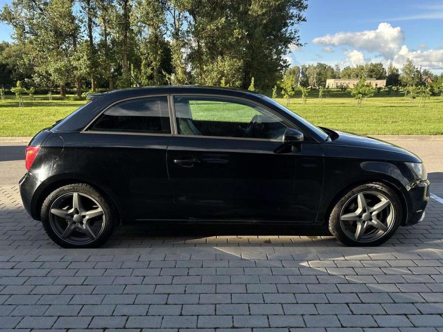 Black Audi A1 2011 in Vilkaviskis, with an engine capacity of 1.60 L and mileage of 133 thousand km for 3500 €, photo 5 on AUTOMOTO.COM.LV