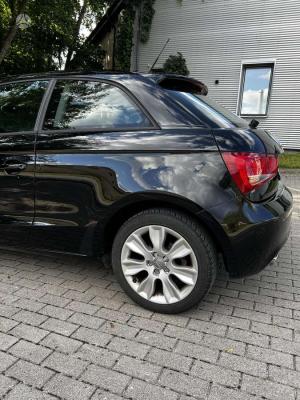 Black Audi A1 2011 in Vilnius, with an engine capacity of 1.60 L and mileage of 304 thousand km for 4000 €, photo 8 on AUTOMOTO.COM.LV