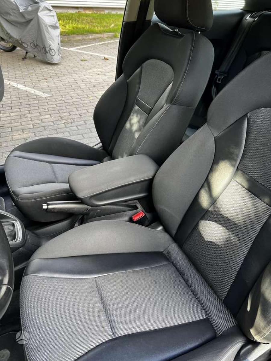 Black Audi A1 2011 in Vilnius, with an engine capacity of 1.60 L and mileage of 304 thousand km for 4000 €, photo 15 on AUTOMOTO.COM.LV
