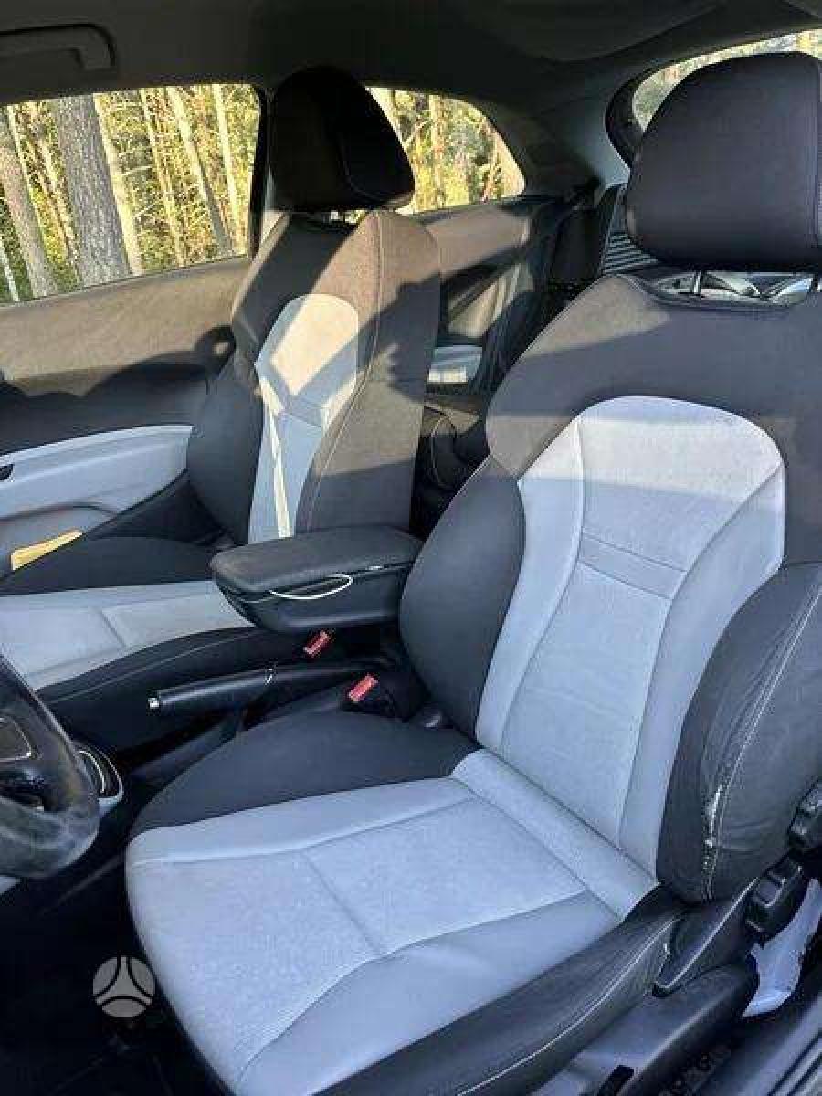 Black Audi A1 2011 in Svencionys, with an engine capacity of 1.60 L and mileage of 279 thousand km for 4500 €, photo 17 on AUTOMOTO.COM.LV