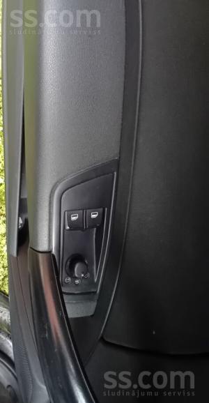 Black Audi A1 2011 in Riga, with an engine capacity of 1.20 L and mileage of 345 thousand km for 2992 €, photo 12 on AUTOMOTO.COM.LV