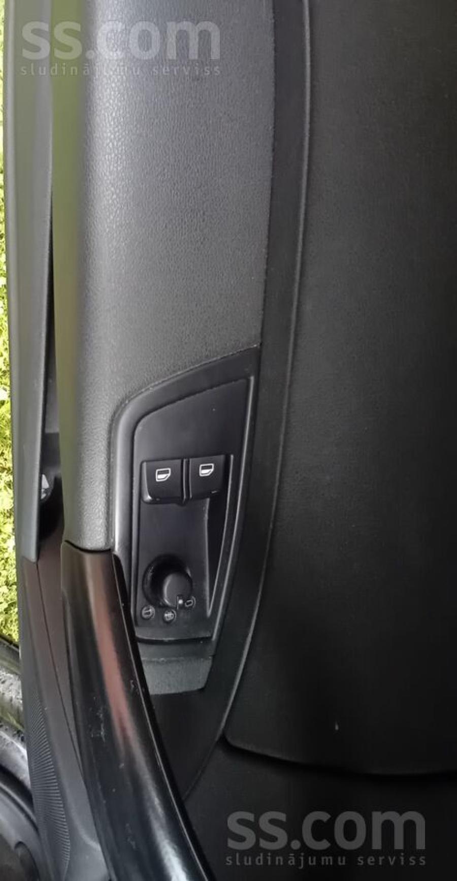 Black Audi A1 2011 in Riga, with an engine capacity of 1.20 L and mileage of 345 thousand km for 2992 €, photo 12 on AUTOMOTO.COM.LV