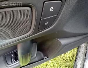 Black Audi A1 2011 in Riga, with an engine capacity of 1.20 L and mileage of 345 thousand km for 2992 €, photo 15 on AUTOMOTO.COM.LV