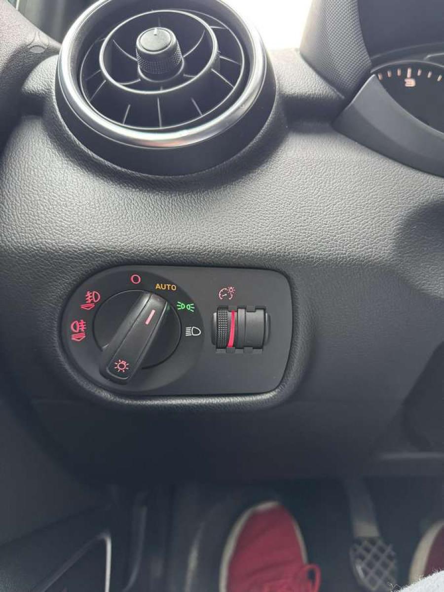 Melns Audi A1 2011 Viļņa, ar dzinēja tilpumu 1.60 L un nobraukumu 219 tūkst. km par 4750 €, foto 21 vietnē AUTOMOTO.COM.LV