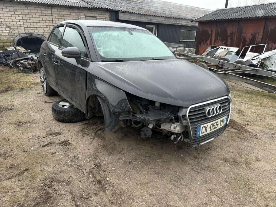 Black Audi A1 2012 in Taurage, with an engine capacity of 1.60 L and mileage of 123 thousand km for 1750 €, photo 4 on AUTOMOTO.COM.LV