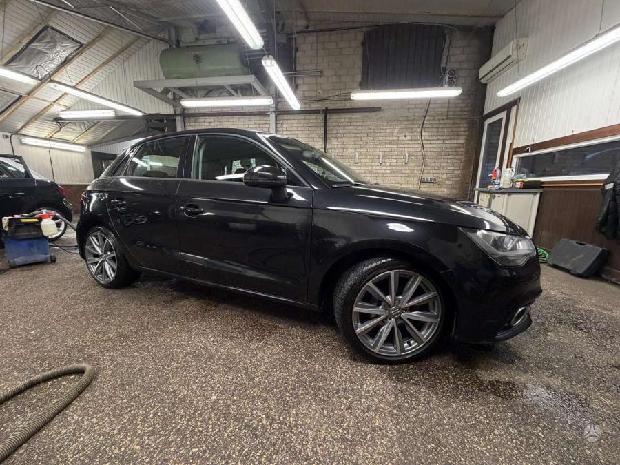 Melns Audi A1 2013 Kauņa, ar dzinēja tilpumu 1.60 L un nobraukumu 198 tūkst. km par 6495 €, foto 4 vietnē AUTOMOTO.COM.LV