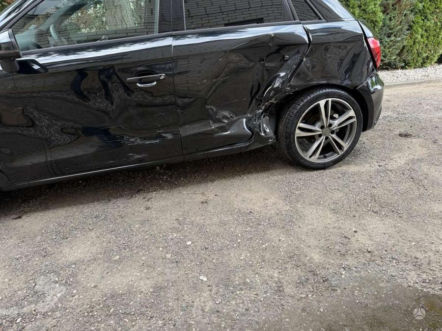 Black Audi A1 2017 in Kaunas, with an engine capacity of 1.40 L and mileage of 105 thousand km for 5400 €, photo 23 on AUTOMOTO.COM.LV