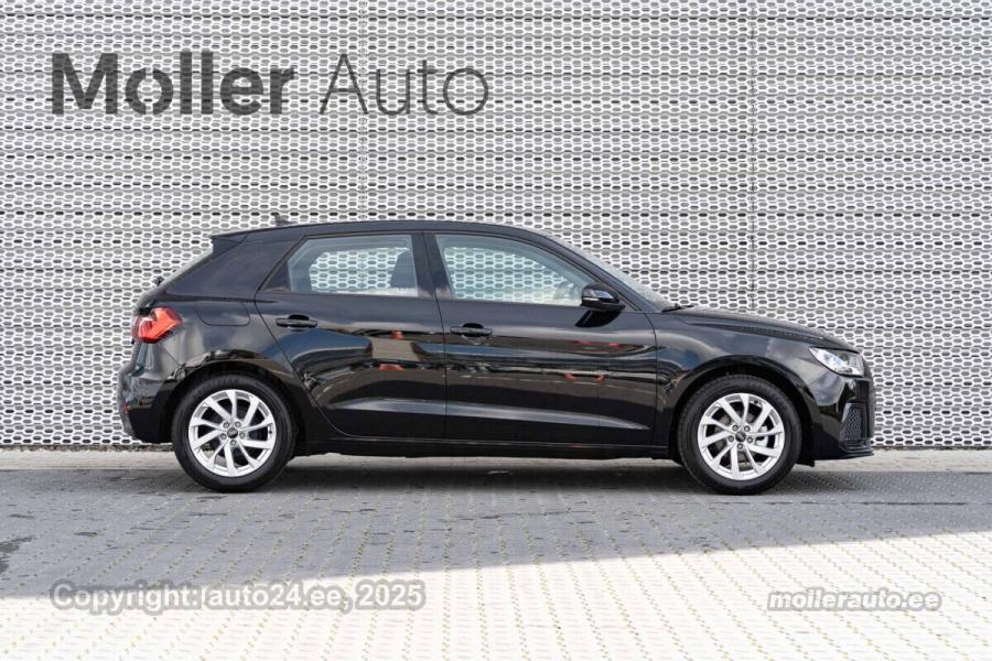 Black Audi A1 2024 in Riga, with an engine capacity of 1.00 L and mileage of 7 thousand km for 18343 €, photo 5 on AUTOMOTO.COM.LV