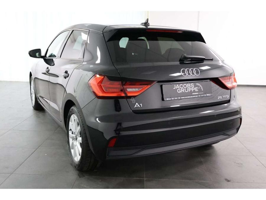Black Audi A1 2024 in Kaunas, with an engine capacity of 1.00 L and mileage of 13 thousand km for 24336 €, photo 6 on AUTOMOTO.COM.LV