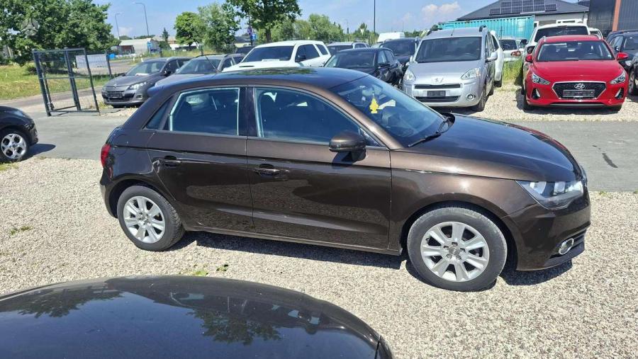Brown Audi A1 2012 in Kaunas, with an engine capacity of 1.20 L and mileage of 160 thousand km for 5650 €, photo 8 on AUTOMOTO.COM.LV