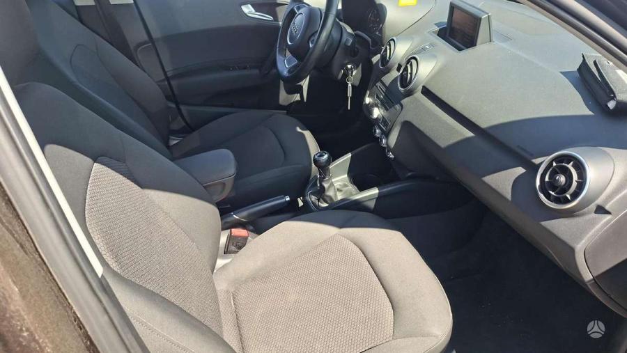 Brown Audi A1 2012 in Kaunas, with an engine capacity of 1.20 L and mileage of 160 thousand km for 5650 €, photo 13 on AUTOMOTO.COM.LV