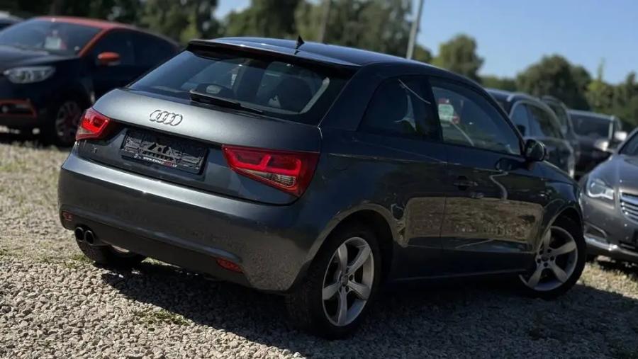 Pelēks Audi A1 2011 Jelgava, ar dzinēja tilpumu 1.40 L un nobraukumu 209 tūkst. km par 5590 €, foto 4 vietnē AUTOMOTO.COM.LV