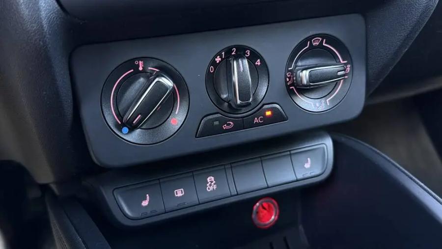 Pelēks Audi A1 2011 Jelgava, ar dzinēja tilpumu 1.40 L un nobraukumu 209 tūkst. km par 5590 €, foto 18 vietnē AUTOMOTO.COM.LV
