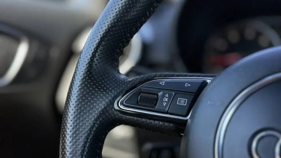 Pelēks Audi A1 2011 Jelgava, ar dzinēja tilpumu 1.40 L un nobraukumu 209 tūkst. km par 5590 €, foto 22 vietnē AUTOMOTO.COM.LV