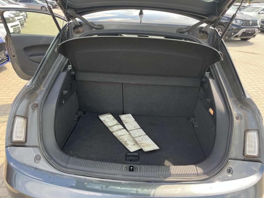 Grey Audi A1 2011 in Taurage, with an engine capacity of 1.60 L and mileage of 273 thousand km for 3100 €, photo 19 on AUTOMOTO.COM.LV