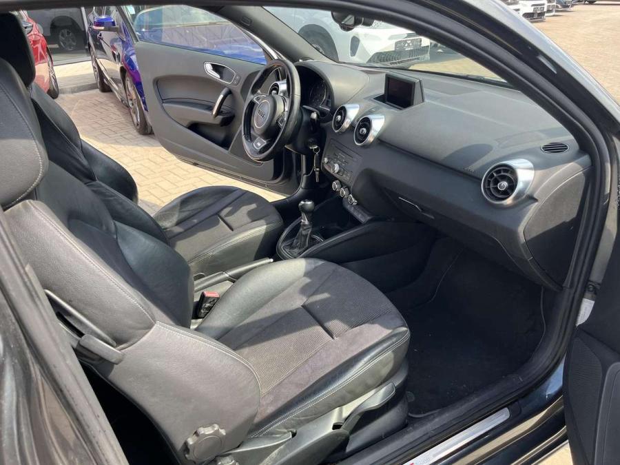 Grey Audi A1 2011 in Taurage, with an engine capacity of 1.60 L and mileage of 273 thousand km for 3100 €, photo 20 on AUTOMOTO.COM.LV