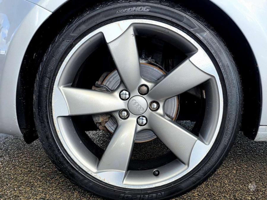 Grey Audi A1 2013 in Taurage, with an engine capacity of 1.60 L and mileage of 186 thousand km for 5200 €, photo 28 on AUTOMOTO.COM.LV