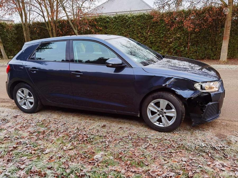 Pelēks Audi A1 2019 Kauņa, ar dzinēja tilpumu 1.00 L un nobraukumu 145 tūkst. km par 5500 €, foto 33 vietnē AUTOMOTO.COM.LV