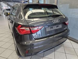 Pelēks Audi A1 2022 Kauņa, ar dzinēja tilpumu 1.00 L un nobraukumu 24 tūkst. km par 23478 €, foto 3 vietnē AUTOMOTO.COM.LV