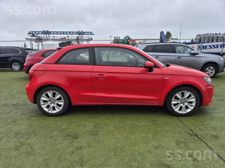 Red Audi A1 2011 in Liepaja, with an engine capacity of 1.60 L and mileage of 245 thousand km for 4400 €, photo 5 on AUTOMOTO.COM.LV