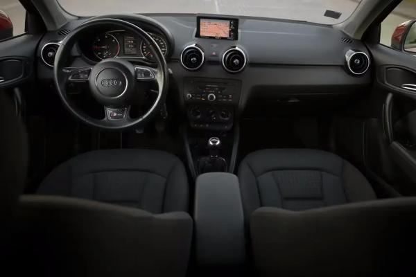 Sarkans Audi A1 2011 Jelgava, ar dzinēja tilpumu 1.60 L un nobraukumu 163 tūkst. km par 5500 €, foto 7 vietnē AUTOMOTO.COM.LV