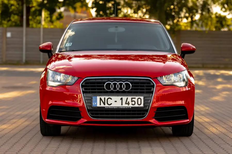 Red Audi A1 2011 in Jelgava, with an engine capacity of 1.60 L and mileage of 163 thousand km for 5500 €, photo 4 on AUTOMOTO.COM.LV