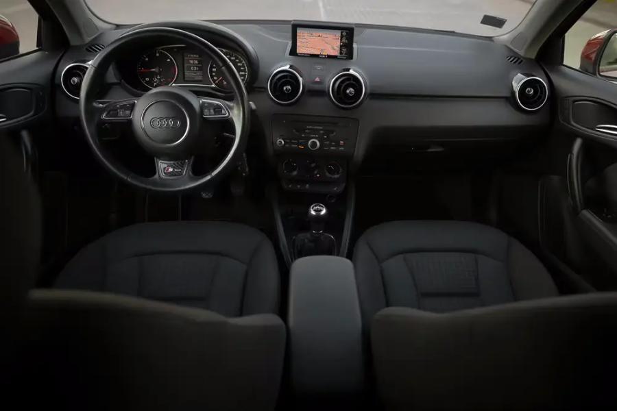 Red Audi A1 2011 in Jelgava, with an engine capacity of 1.60 L and mileage of 163 thousand km for 5500 €, photo 8 on AUTOMOTO.COM.LV