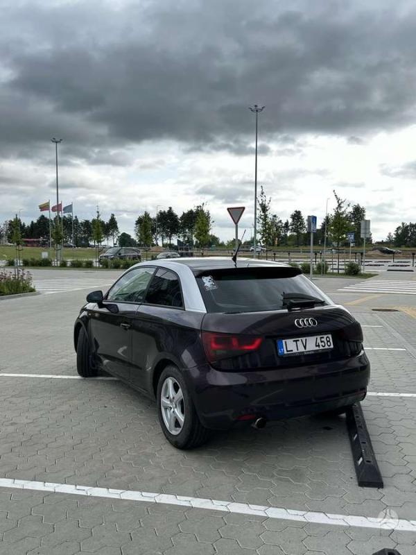 Red Audi A1 2012 in Vilnius, with an engine capacity of 1.60 L and mileage of 269 thousand km for 3250 €, photo 2 on AUTOMOTO.COM.LV