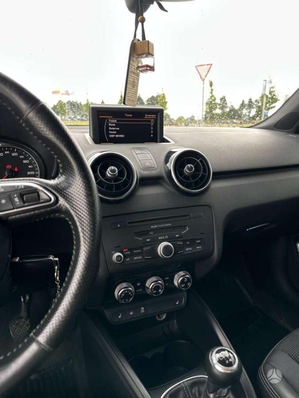 Red Audi A1 2012 in Vilnius, with an engine capacity of 1.60 L and mileage of 269 thousand km for 3250 €, photo 10 on AUTOMOTO.COM.LV