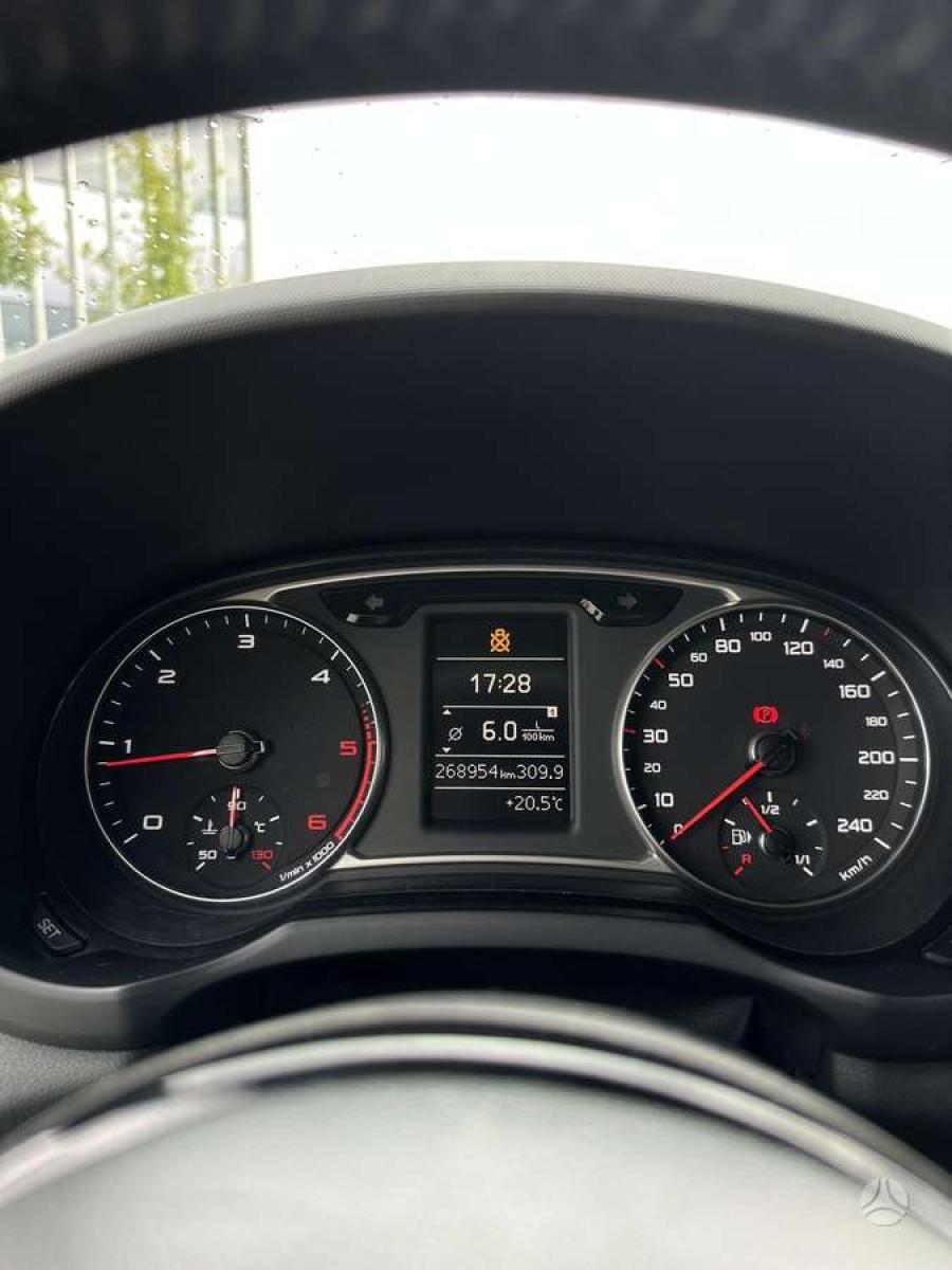 Sarkans Audi A1 2012 Viļņa, ar dzinēja tilpumu 1.60 L un nobraukumu 269 tūkst. km par 3250 €, foto 12 vietnē AUTOMOTO.COM.LV
