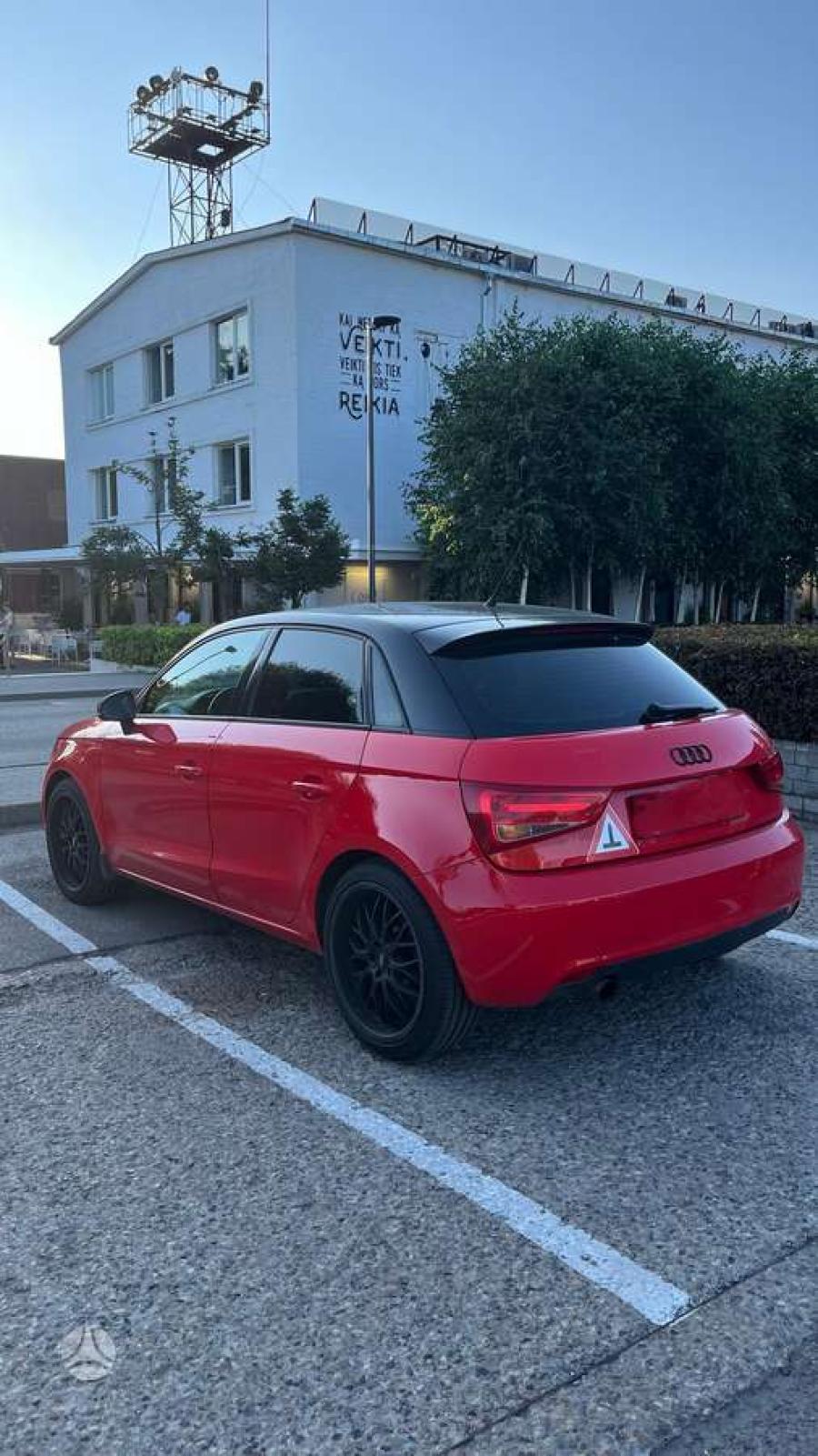 Red Audi A1 2012 in Vilnius, with an engine capacity of 1.20 L and mileage of 204 thousand km for 6900 €, photo 3 on AUTOMOTO.COM.LV