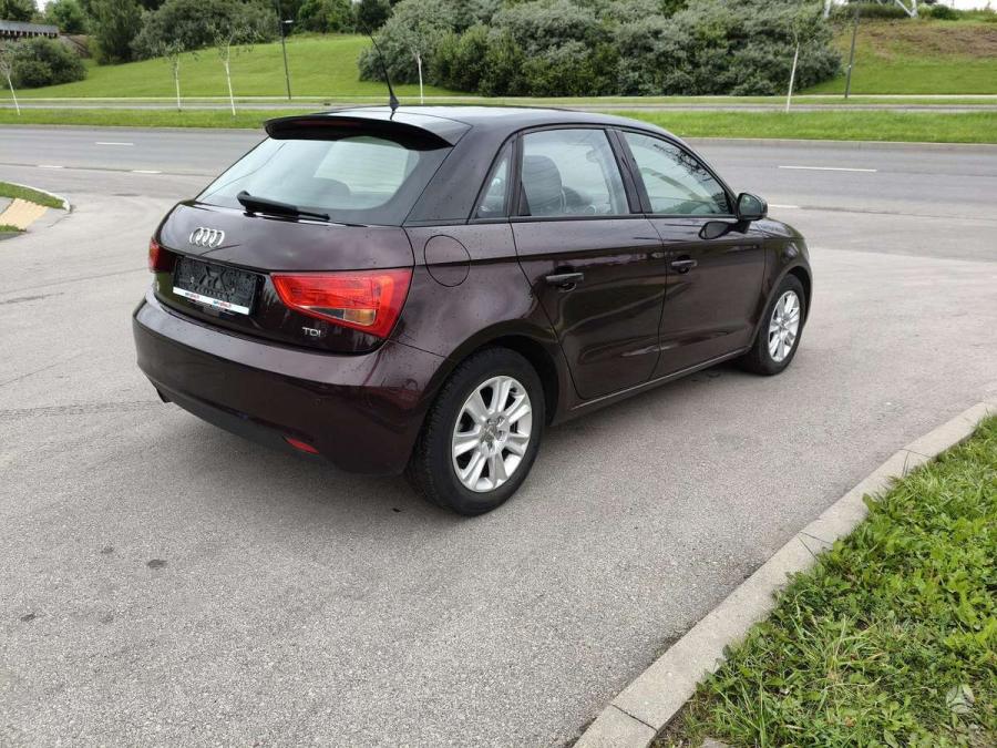 Red Audi A1 2013 in Kaunas, with an engine capacity of 1.60 L and mileage of 187 thousand km for 6900 €, photo 6 on AUTOMOTO.COM.LV