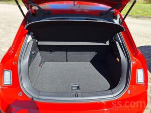 Red Audi A1 2014 in Riga, with an engine capacity of 1.60 L and mileage of 216 thousand km for 4599 €, photo 7 on AUTOMOTO.COM.LV