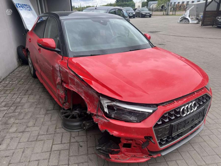 Red Audi A1 2019 in Sakiai, with an engine capacity of 1.00 L and mileage of 71 thousand km for 4999 €, photo 4 on AUTOMOTO.COM.LV