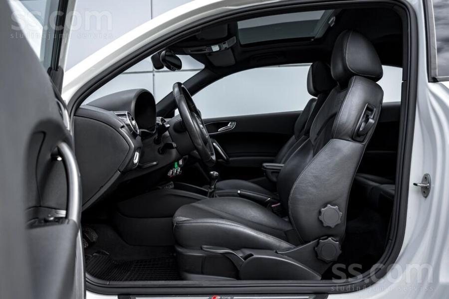 White Audi A1 2012 in Riga, with an engine capacity of 1.60 L and mileage of 138 thousand km for 5450 €, photo 12 on AUTOMOTO.COM.LV