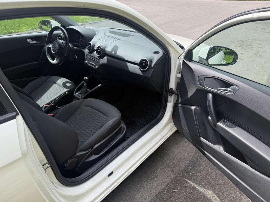 White Audi A1 2011 in Vilnius, with an engine capacity of 1.39 L and mileage of 191 thousand km for 5000 €, photo 14 on AUTOMOTO.COM.LV