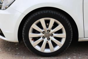 White Audi A1 2013 in Kretinga, with an engine capacity of 1.60 L and mileage of 275 thousand km for 6499 €, photo 10 on AUTOMOTO.COM.LV