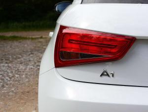 White Audi A1 2013 in Kretinga, with an engine capacity of 1.60 L and mileage of 275 thousand km for 6499 €, photo 13 on AUTOMOTO.COM.LV