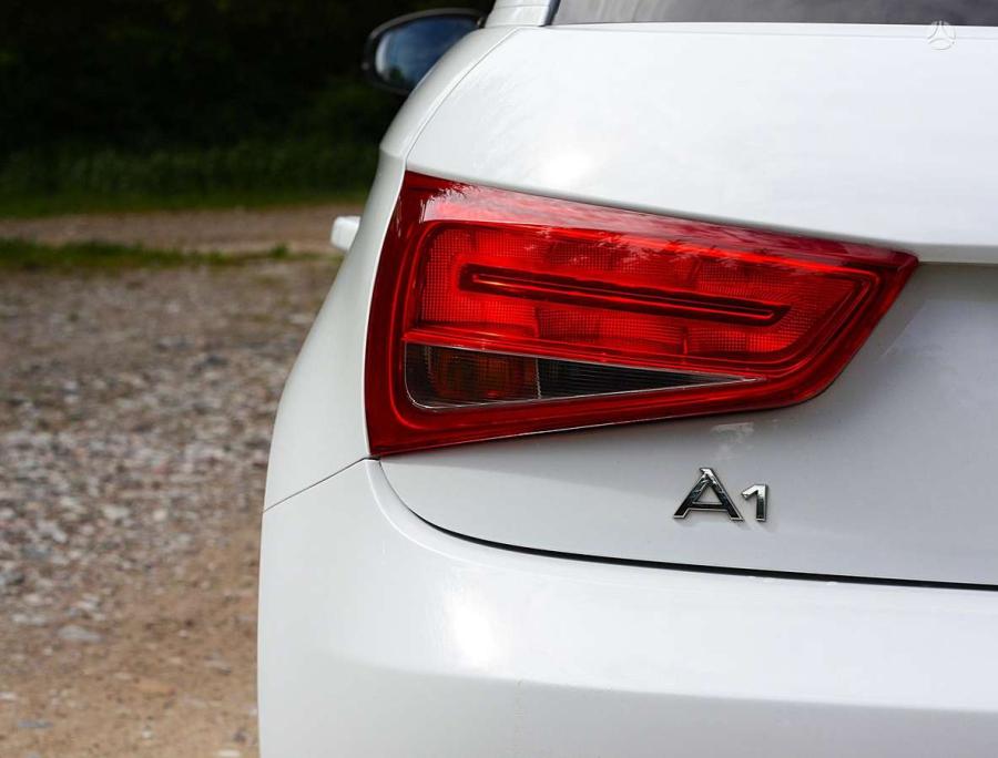 White Audi A1 2013 in Kretinga, with an engine capacity of 1.60 L and mileage of 275 thousand km for 6499 €, photo 13 on AUTOMOTO.COM.LV